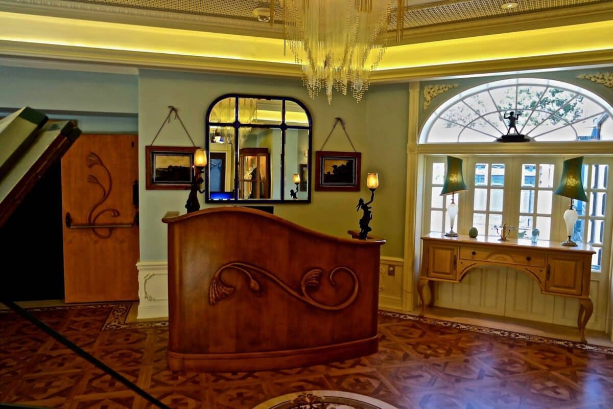 What's Club 33 at Disneyland Really Like? - Hear From It's Members