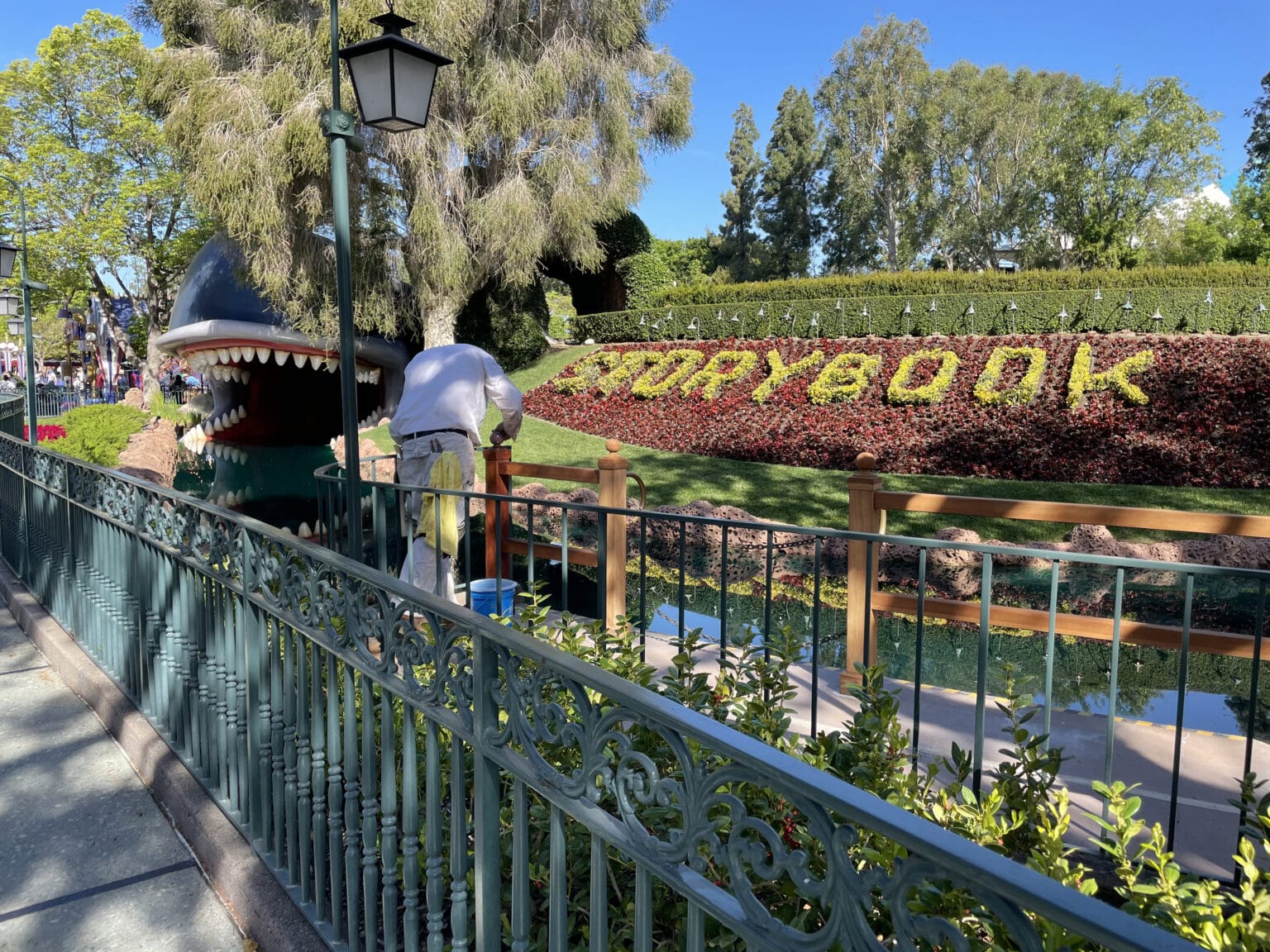 Ultimate Guide to Disneyland's Fantasyland - Attractions, Shops ...