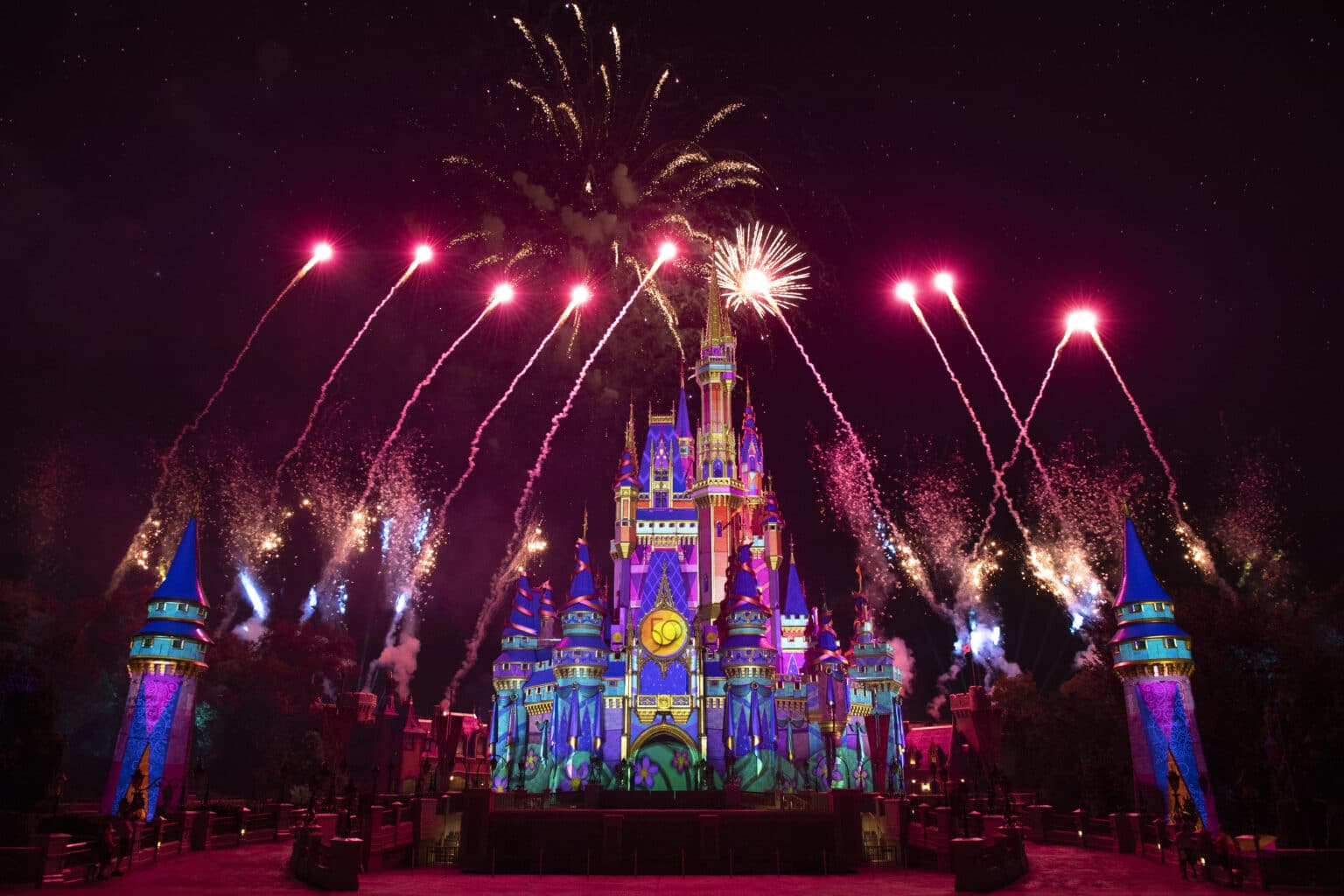 14 Best Disney World Hotels with Fireworks Views - Park Savers