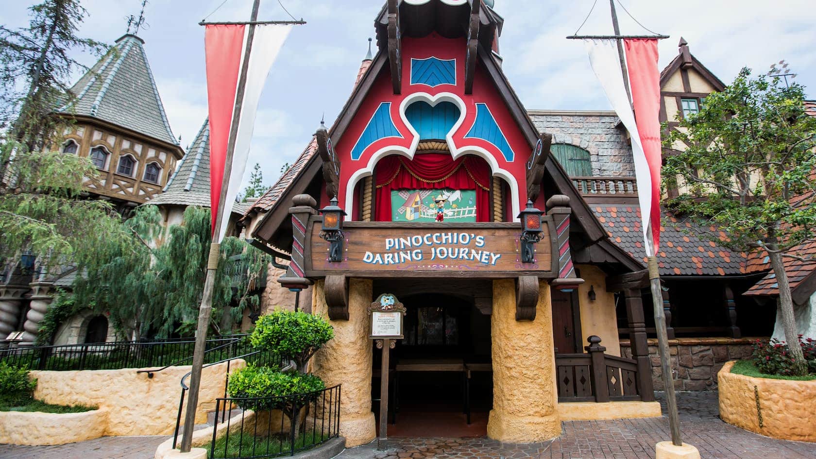 Ultimate Guide to Disneyland's Fantasyland - Attractions, Shops ...