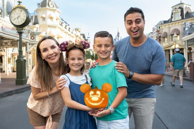 Disney PhotoPass: The Complete Guide - Disney by Mark