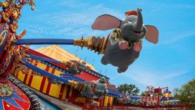 Dumbo The Flying Elephant Ride Review | Disney World - Park Savers
